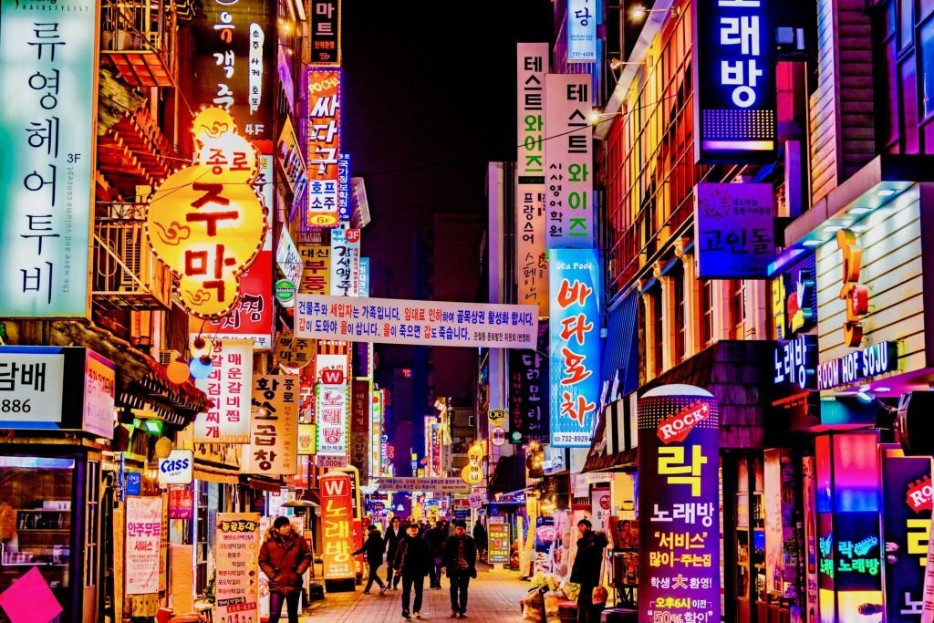 The 14 Coolest & Most Photogenic Streets In Seoul [2026]